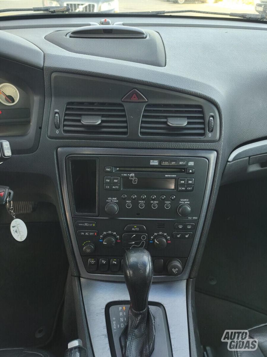 Melns Volvo V70 2006 Viļņa, ar dzinēja tilpumu 2.40 L un nobraukumu 335 tūkst. km par 2750 €, foto 13 vietnē AUTOMOTO.COM.LV
