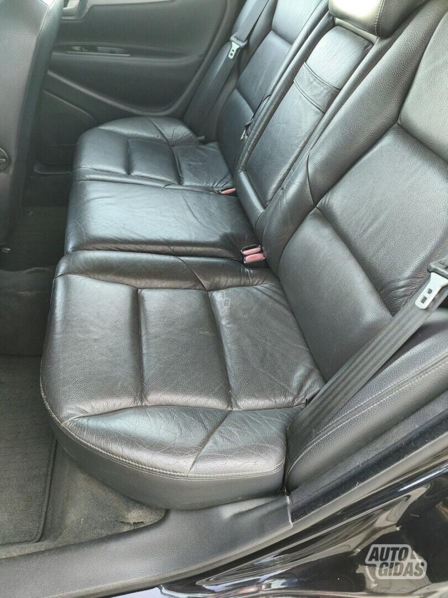 Melns Volvo V70 2006 Viļņa, ar dzinēja tilpumu 2.40 L un nobraukumu 335 tūkst. km par 2750 €, foto 16 vietnē AUTOMOTO.COM.LV