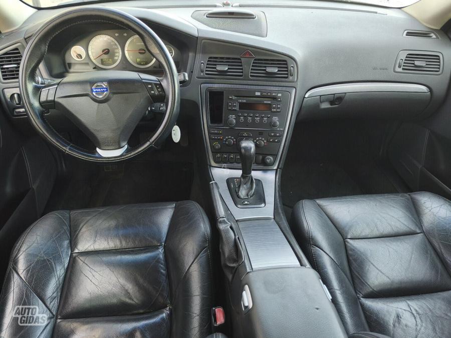Melns Volvo V70 2006 Viļņa, ar dzinēja tilpumu 2.40 L un nobraukumu 335 tūkst. km par 2750 €, foto 19 vietnē AUTOMOTO.COM.LV