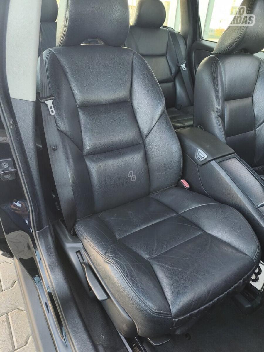 Melns Volvo V70 2006 Viļņa, ar dzinēja tilpumu 2.40 L un nobraukumu 335 tūkst. km par 2750 €, foto 21 vietnē AUTOMOTO.COM.LV