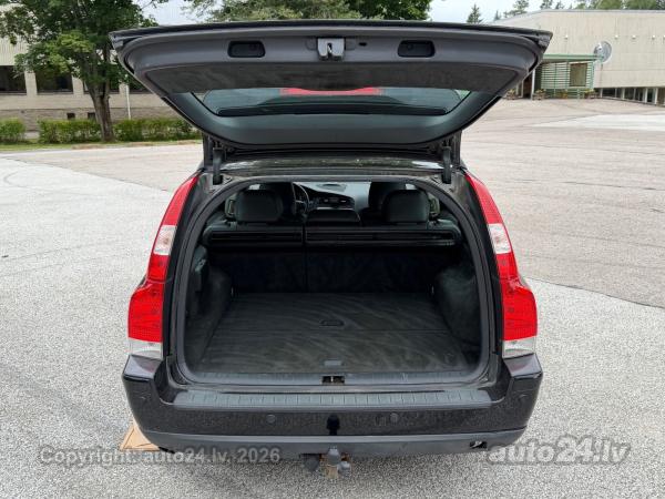 Black Volvo V70 2006 in Voru, with an engine capacity of 2.40 L and mileage of 360 thousand km for 2800 €, photo 6 on AUTOMOTO.COM.LV