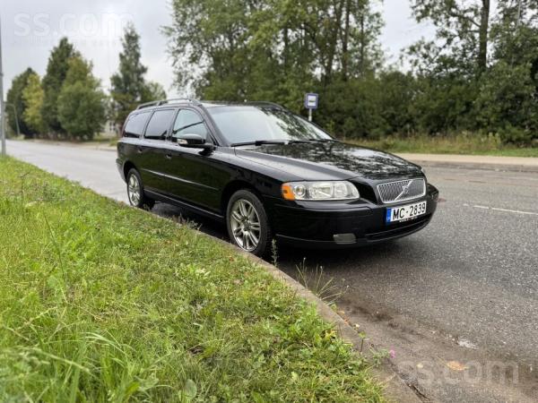 Black Volvo V70 2006 in Rezekne, with an engine capacity of 2.40 L and mileage of 308 thousand km for 2950 €, photo 2 on AUTOMOTO.COM.LV