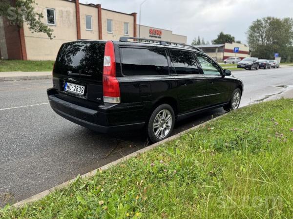 Black Volvo V70 2006 in Rezekne, with an engine capacity of 2.40 L and mileage of 308 thousand km for 2950 €, photo 4 on AUTOMOTO.COM.LV