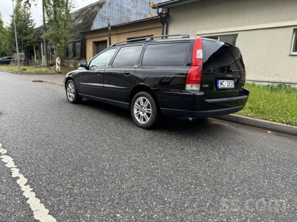 Black Volvo V70 2006 in Rezekne, with an engine capacity of 2.40 L and mileage of 308 thousand km for 2950 €, photo 6 on AUTOMOTO.COM.LV