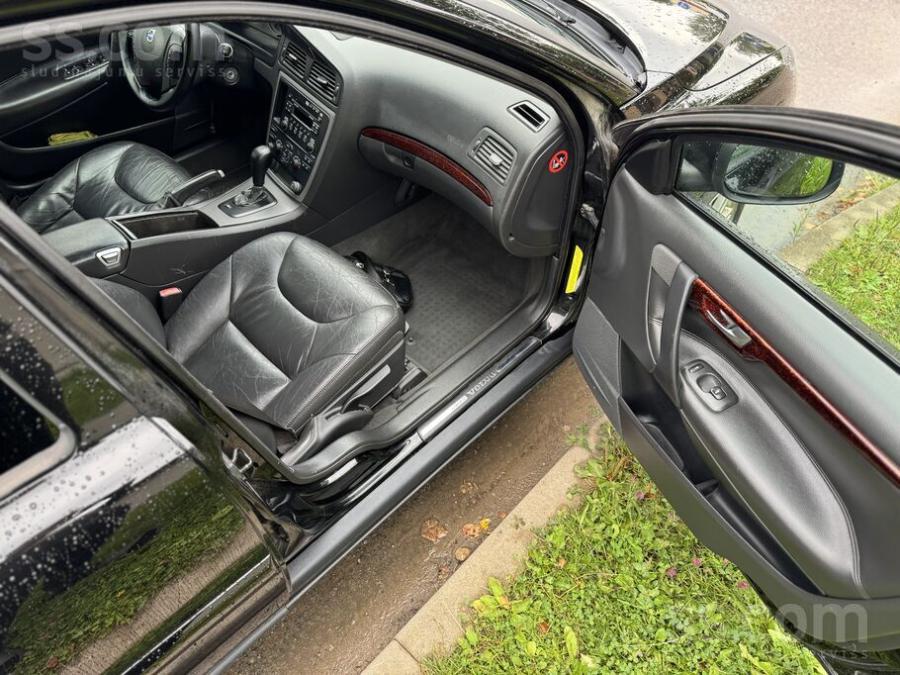 Melns Volvo V70 2006 Rēzekne, ar dzinēja tilpumu 2.40 L un nobraukumu 308 tūkst. km par 2950 €, foto 9 vietnē AUTOMOTO.COM.LV