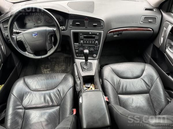 Black Volvo V70 2006 in Rezekne, with an engine capacity of 2.40 L and mileage of 308 thousand km for 2950 €, photo 9 on AUTOMOTO.COM.LV