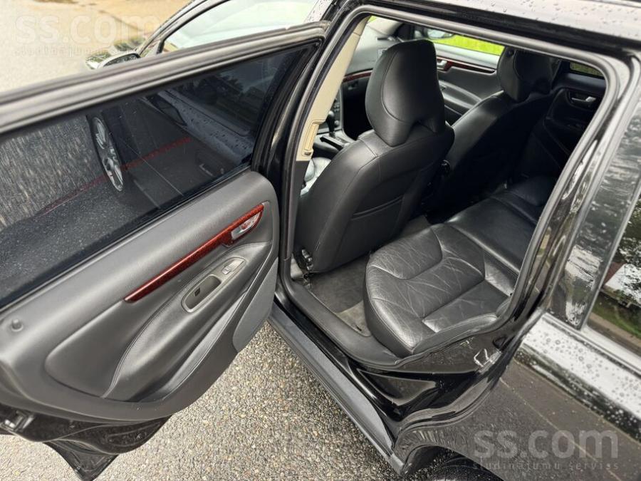 Melns Volvo V70 2006 Rēzekne, ar dzinēja tilpumu 2.40 L un nobraukumu 308 tūkst. km par 2950 €, foto 12 vietnē AUTOMOTO.COM.LV