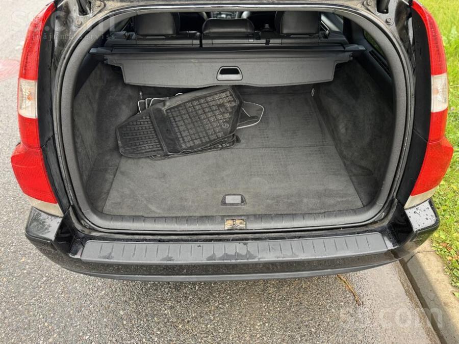 Melns Volvo V70 2006 Rēzekne, ar dzinēja tilpumu 2.40 L un nobraukumu 308 tūkst. km par 2950 €, foto 13 vietnē AUTOMOTO.COM.LV