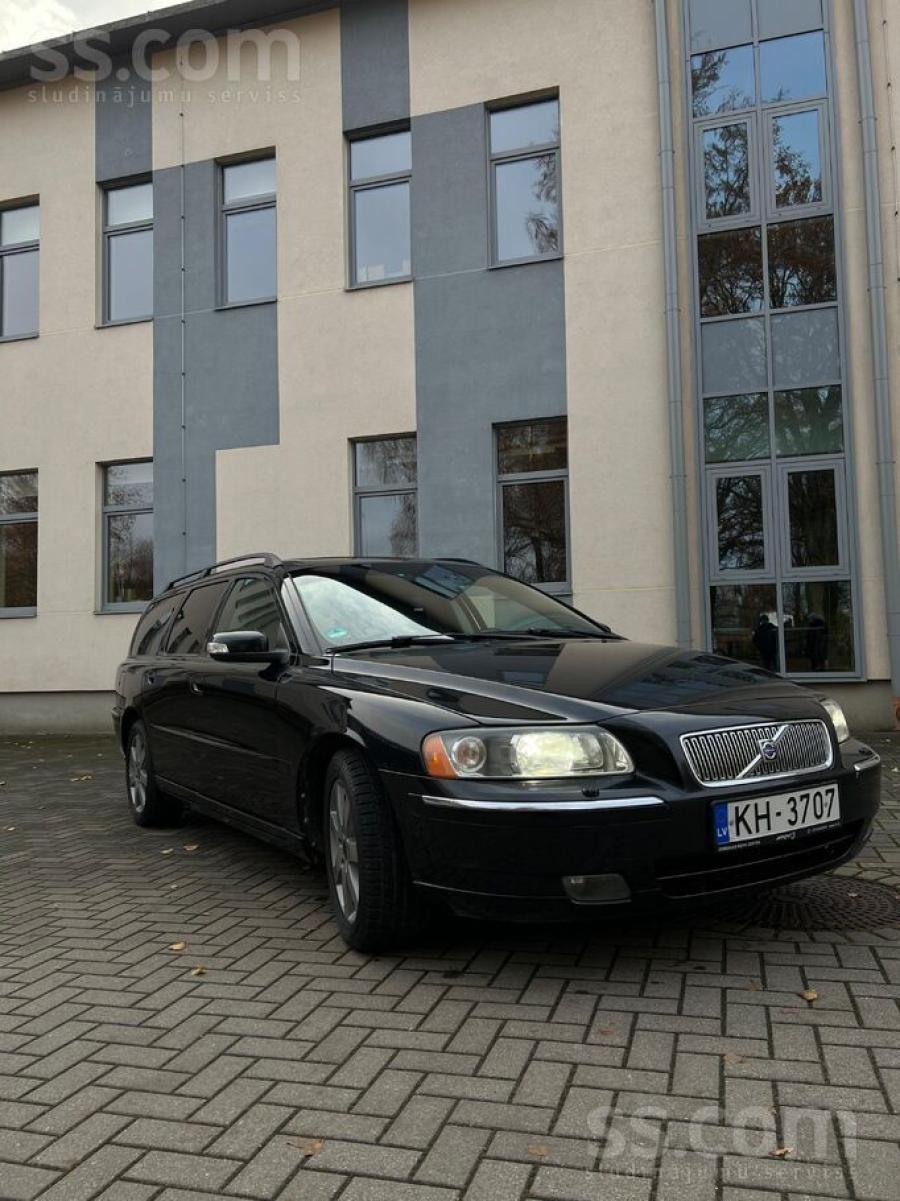 Черный Вольво В70 2006 в Рига, объемом двигателя 2.40 л и пробегом 299 тыс. км за 3150 €, фото 1 на AUTOMOTO.COM.LV
