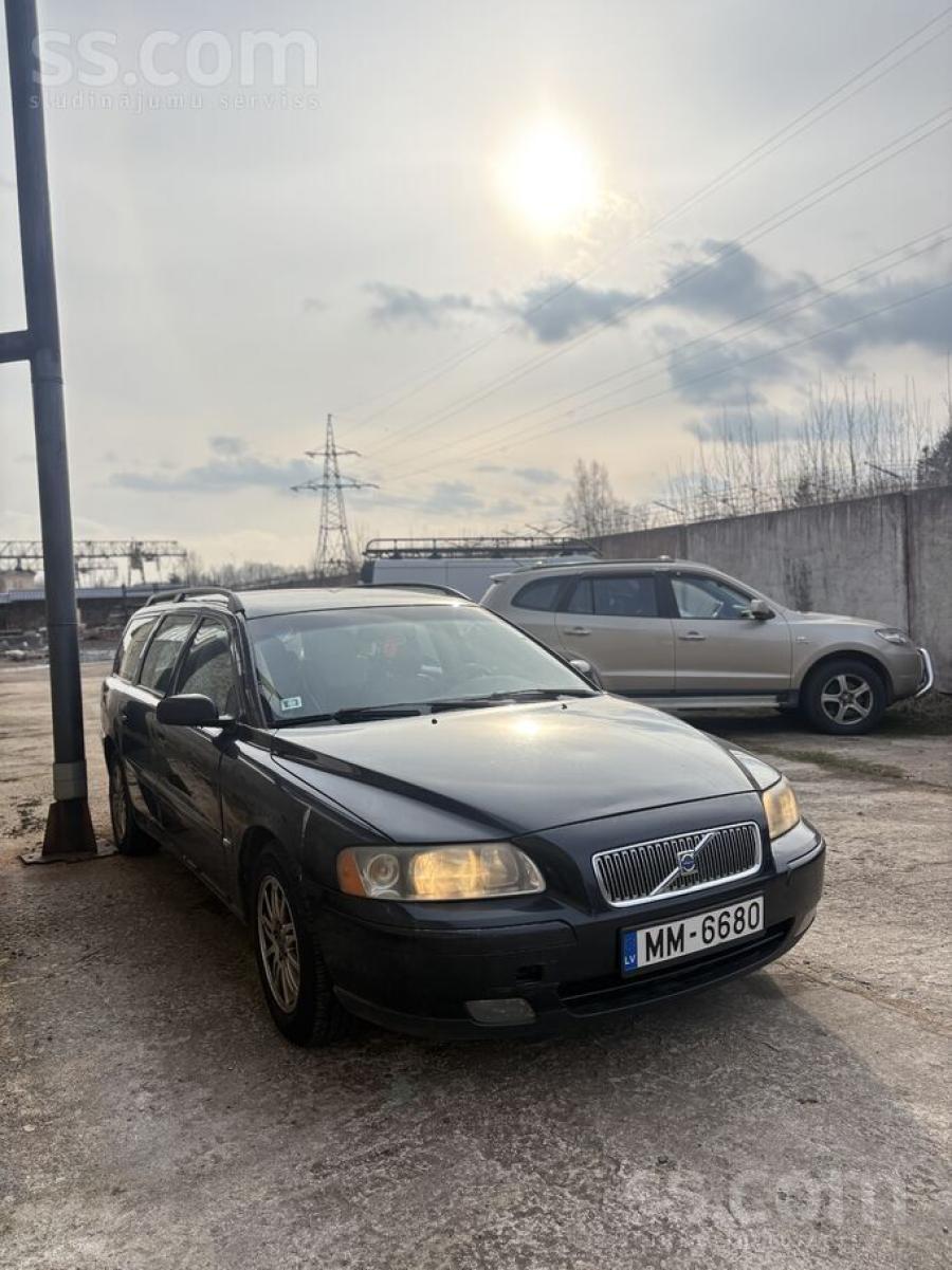 Melns Volvo V70 2006 Rēzekne, ar dzinēja tilpumu 2.40 L un nobraukumu 367 tūkst. km par 550 €, foto 1 vietnē AUTOMOTO.COM.LV