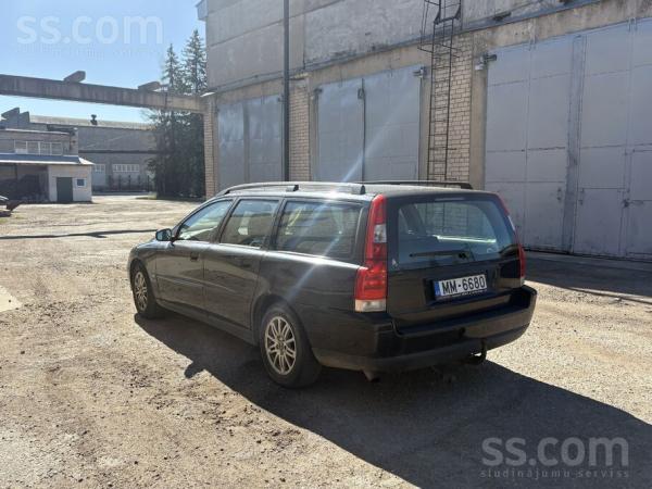 Черный Вольво В70 2006 в Резекне, объемом двигателя 2.40 л и пробегом 367 тыс. км за 550 €, фото 3 на AUTOMOTO.COM.LV