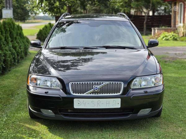 Volvo V70 2006 in Panevezys on AUTOMOTO.COM.LV Black Volvo V70 2006 in Panevezys, with an engine capacity of 2.40 L and mileage of 310 thousand km for 2450 €, photo 6 on AUTOMOTO.COM.LV