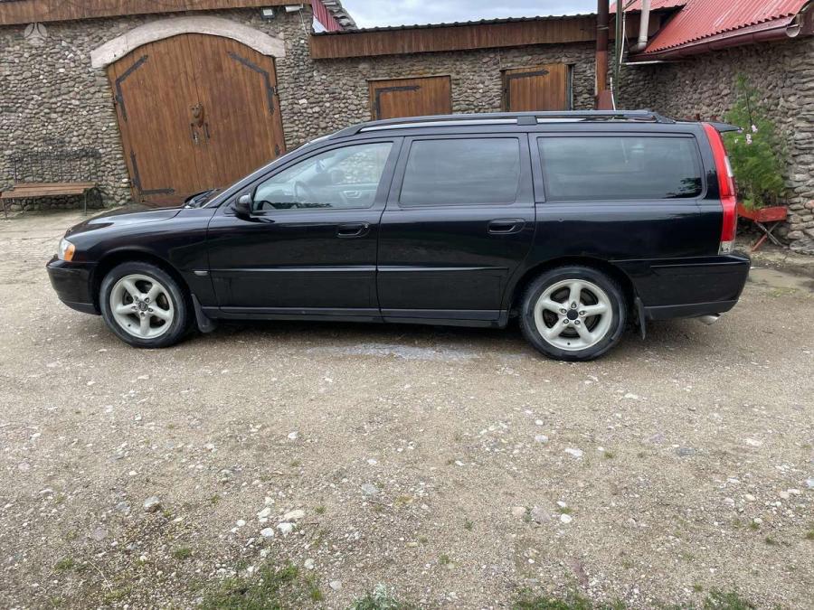 Black Volvo V70 2006 in Vilnius, with an engine capacity of 2.40 L and mileage of 251 thousand km for 1550 €, photo 3 on AUTOMOTO.COM.LV