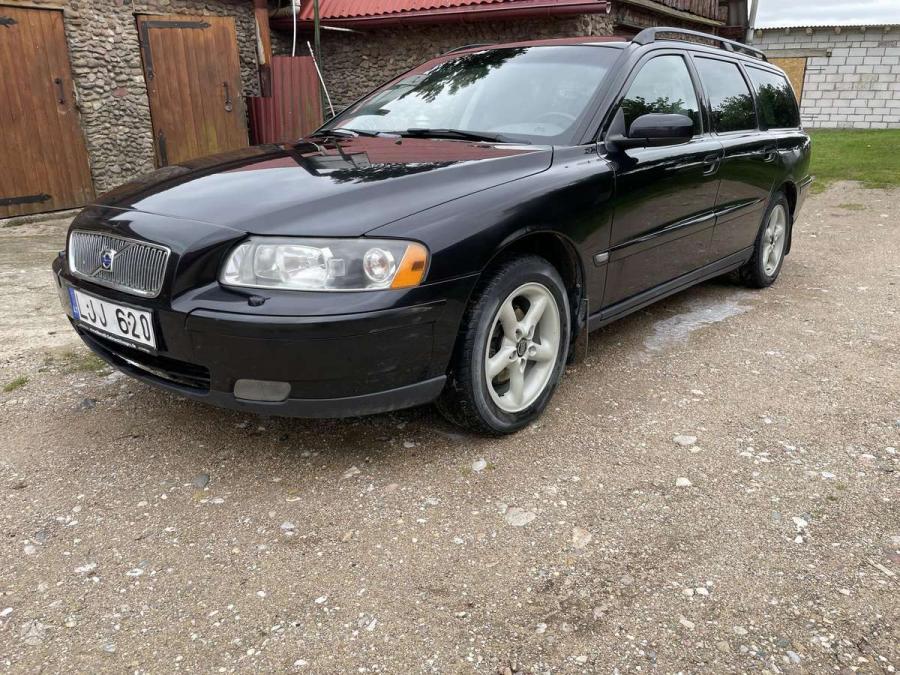 Black Volvo V70 2006 in Vilnius, with an engine capacity of 2.40 L and mileage of 251 thousand km for 1550 €, photo 4 on AUTOMOTO.COM.LV