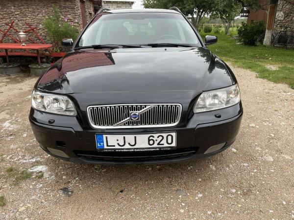 Volvo V70 2006 in Vilnius on AUTOMOTO.COM.LV Black Volvo V70 2006 in Vilnius, with an engine capacity of 2.40 L and mileage of 251 thousand km for 1550 €, photo 5 on AUTOMOTO.COM.LV