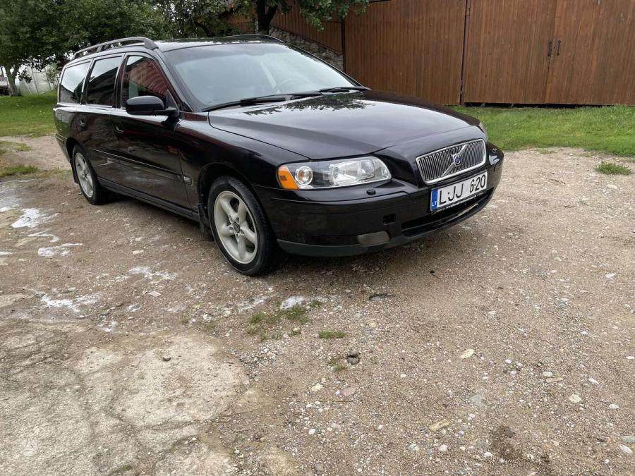 Black Volvo V70 2006 in Vilnius, with an engine capacity of 2.40 L and mileage of 251 thousand km for 1550 €, photo 6 on AUTOMOTO.COM.LV