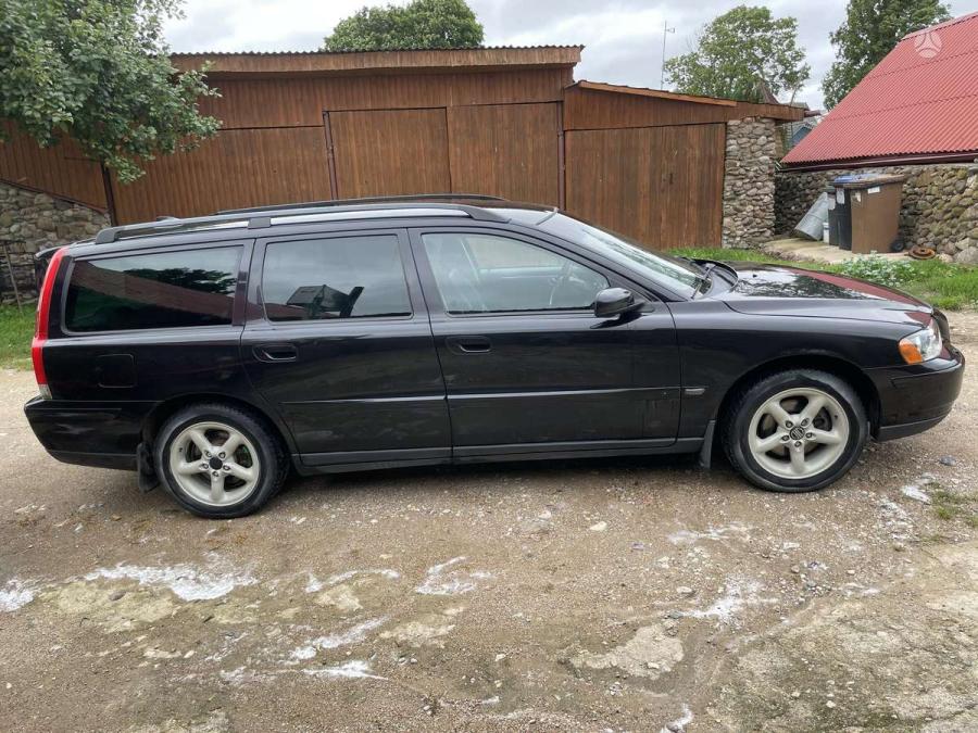 Black Volvo V70 2006 in Vilnius, with an engine capacity of 2.40 L and mileage of 251 thousand km for 1550 €, photo 7 on AUTOMOTO.COM.LV