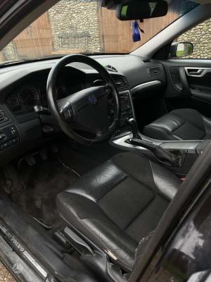 Black Volvo V70 2006 in Vilnius, with an engine capacity of 2.40 L and mileage of 251 thousand km for 1550 €, photo 11 on AUTOMOTO.COM.LV