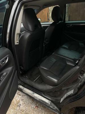 Black Volvo V70 2006 in Vilnius, with an engine capacity of 2.40 L and mileage of 251 thousand km for 1550 €, photo 12 on AUTOMOTO.COM.LV