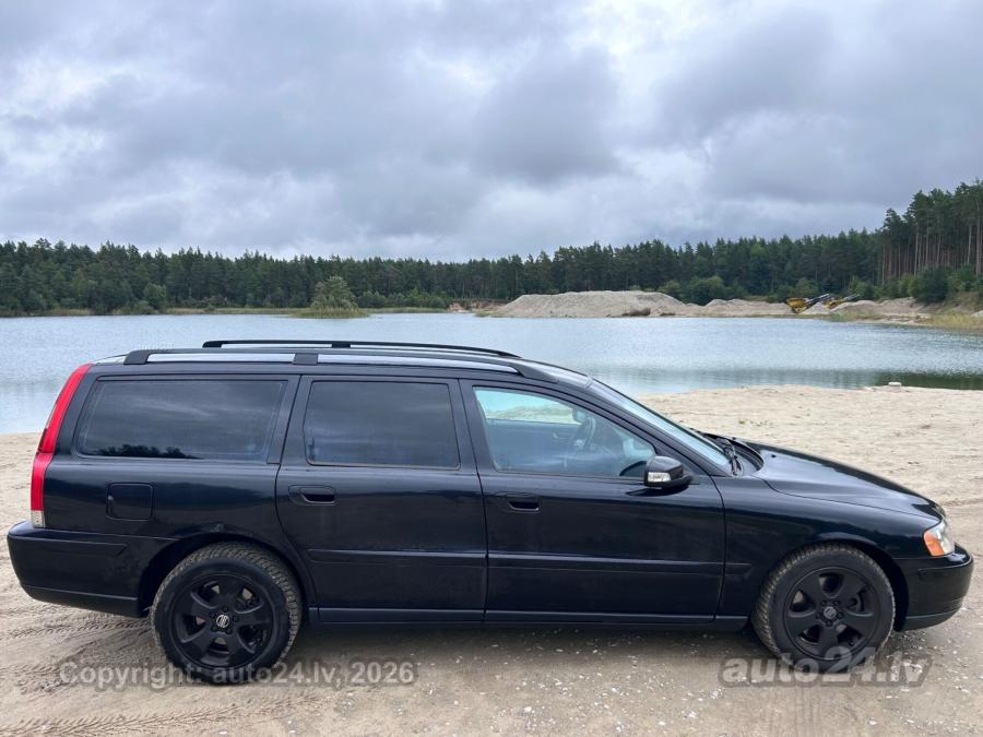 Black Volvo V70 2006 in Haapsalu, with an engine capacity of 2.40 L and mileage of 466 thousand km for 3800 €, photo 1 on AUTOMOTO.COM.LV