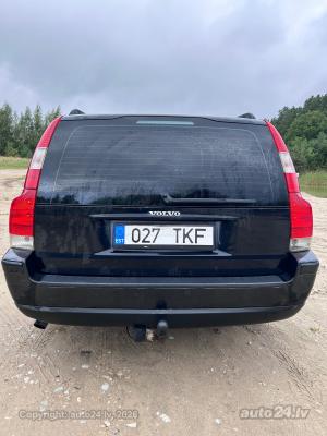 Black Volvo V70 2006 in Haapsalu, with an engine capacity of 2.40 L and mileage of 466 thousand km for 3800 €, photo 5 on AUTOMOTO.COM.LV