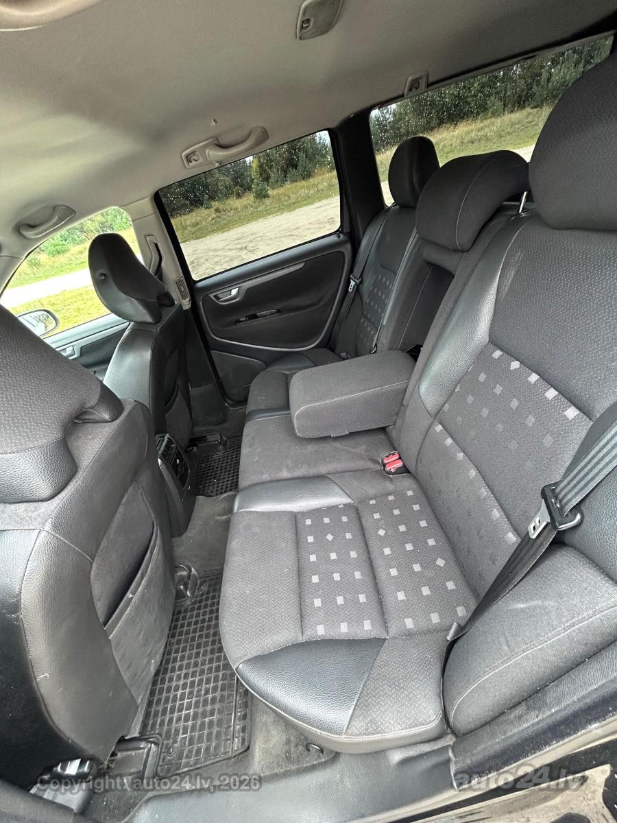 Black Volvo V70 2006 in Haapsalu, with an engine capacity of 2.40 L and mileage of 466 thousand km for 3800 €, photo 9 on AUTOMOTO.COM.LV