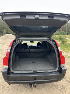 Black Volvo V70 2006 in Haapsalu, with an engine capacity of 2.40 L and mileage of 466 thousand km for 3800 €, photo 9 on AUTOMOTO.COM.LV