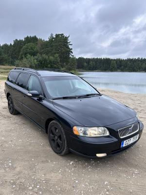 Black Volvo V70 2006 in Haapsalu, with an engine capacity of 2.40 L and mileage of 466 thousand km for 3800 €, photo 18 on AUTOMOTO.COM.LV