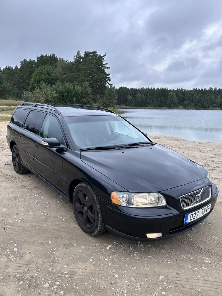 Black Volvo V70 2006 in Haapsalu, with an engine capacity of 2.40 L and mileage of 466 thousand km for 3800 €, photo 18 on AUTOMOTO.COM.LV