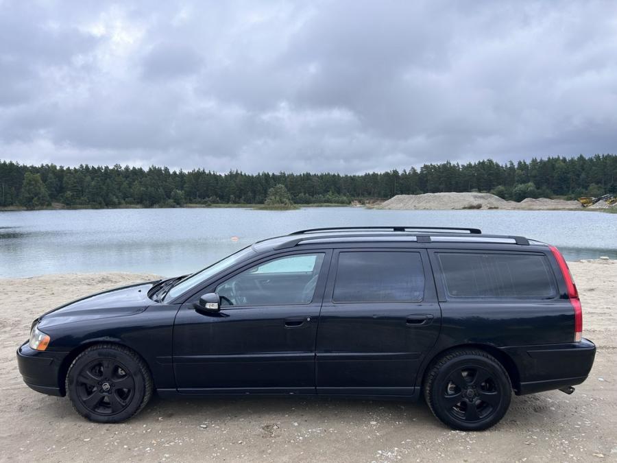Black Volvo V70 2006 in Haapsalu, with an engine capacity of 2.40 L and mileage of 466 thousand km for 3800 €, photo 21 on AUTOMOTO.COM.LV