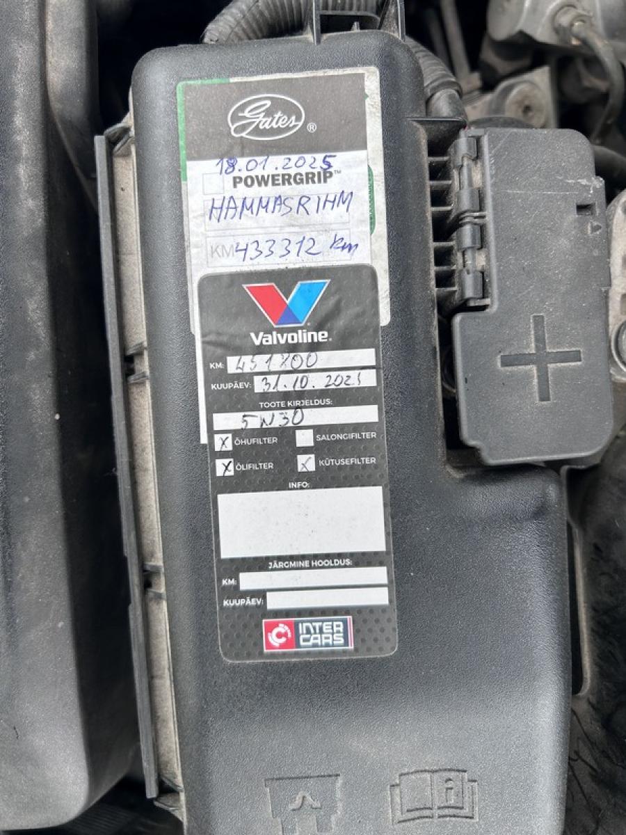 Black Volvo V70 2006 in Haapsalu, with an engine capacity of 2.40 L and mileage of 466 thousand km for 3800 €, photo 31 on AUTOMOTO.COM.LV