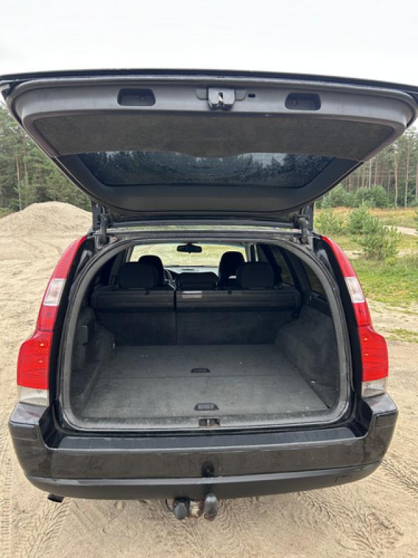 Melns Volvo V70 2006 Hāpsalu, ar dzinēja tilpumu 2.40 L un nobraukumu 466 tūkst. km par 3800 €, foto 9 vietnē AUTOMOTO.COM.LV