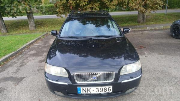Black Volvo V70 2006 in Ogre, with an engine capacity of 2.40 L and mileage of 376 thousand km for 2500 €, photo 5 on AUTOMOTO.COM.LV