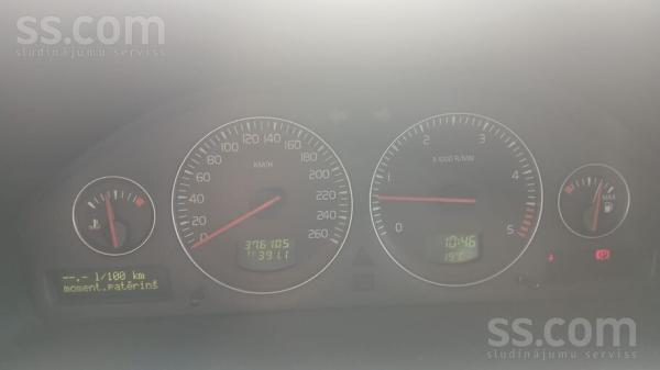 Black Volvo V70 2006 in Ogre, with an engine capacity of 2.40 L and mileage of 376 thousand km for 2500 €, photo 8 on AUTOMOTO.COM.LV