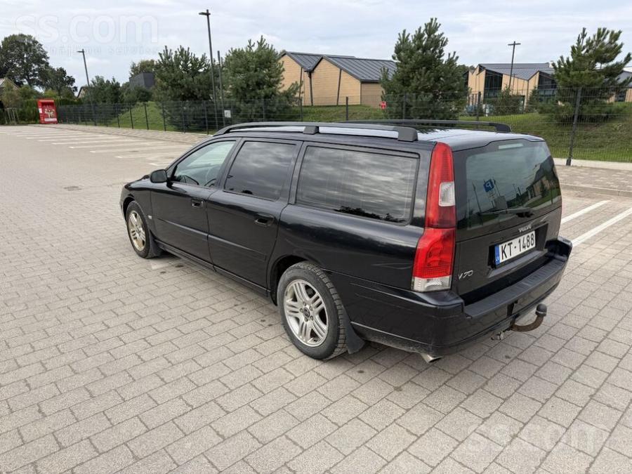 Melns Volvo V70 2006 Rīga, ar dzinēja tilpumu 2.40 L un nobraukumu 492 tūkst. km par 2000 €, foto 1 vietnē AUTOMOTO.COM.LV
