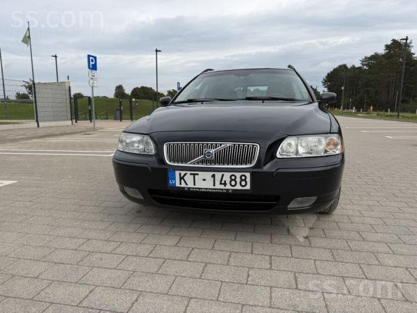 Volvo V70 2006 Rīga vietnē Melns Volvo V70 2006 Rīga, ar dzinēja tilpumu 2.40 L un nobraukumu 492 tūkst. km par 1900 €, foto 4 vietnē AUTOMOTO.COM.LV