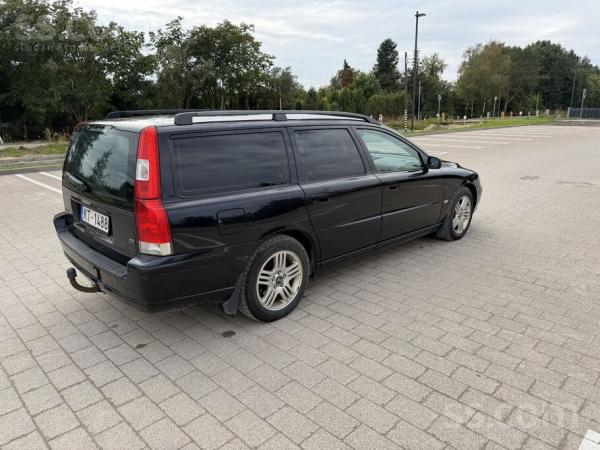 Volvo V70 2006 Rīga vietnē Melns Volvo V70 2006 Rīga, ar dzinēja tilpumu 2.40 L un nobraukumu 492 tūkst. km par 1900 €, foto 8 vietnē AUTOMOTO.COM.LV