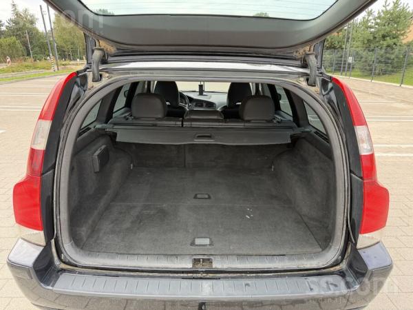 Volvo V70 2006 Rīga vietnē Melns Volvo V70 2006 Rīga, ar dzinēja tilpumu 2.40 L un nobraukumu 492 tūkst. km par 1900 €, foto 10 vietnē AUTOMOTO.COM.LV