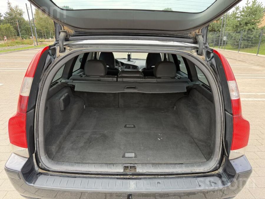 Melns Volvo V70 2006 Rīga, ar dzinēja tilpumu 2.40 L un nobraukumu 492 tūkst. km par 2000 €, foto 10 vietnē AUTOMOTO.COM.LV