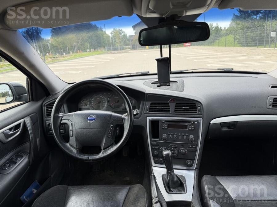 Melns Volvo V70 2006 Rīga, ar dzinēja tilpumu 2.40 L un nobraukumu 492 tūkst. km par 2000 €, foto 14 vietnē AUTOMOTO.COM.LV