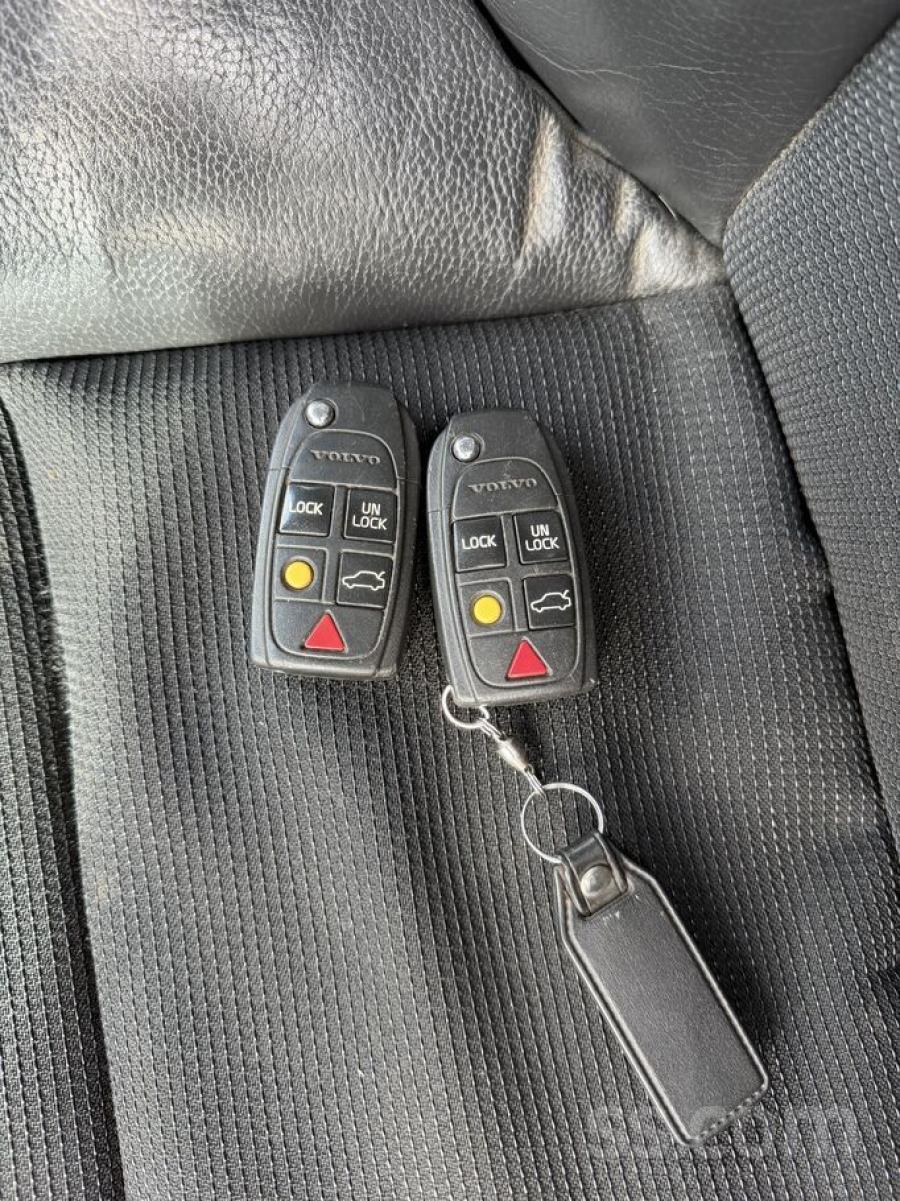 Melns Volvo V70 2006 Rīga, ar dzinēja tilpumu 2.40 L un nobraukumu 492 tūkst. km par 2000 €, foto 17 vietnē AUTOMOTO.COM.LV