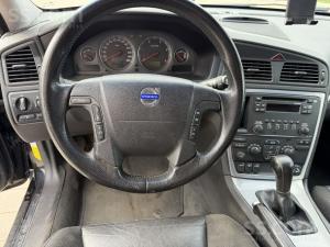 Melns Volvo V70 2006 Rīga, ar dzinēja tilpumu 2.40 L un nobraukumu 492 tūkst. km par 2000 €, foto 18 vietnē AUTOMOTO.COM.LV