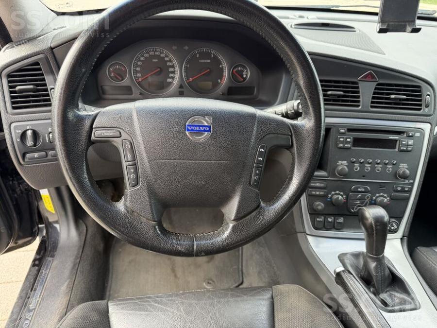 Melns Volvo V70 2006 Rīga, ar dzinēja tilpumu 2.40 L un nobraukumu 492 tūkst. km par 2000 €, foto 18 vietnē AUTOMOTO.COM.LV