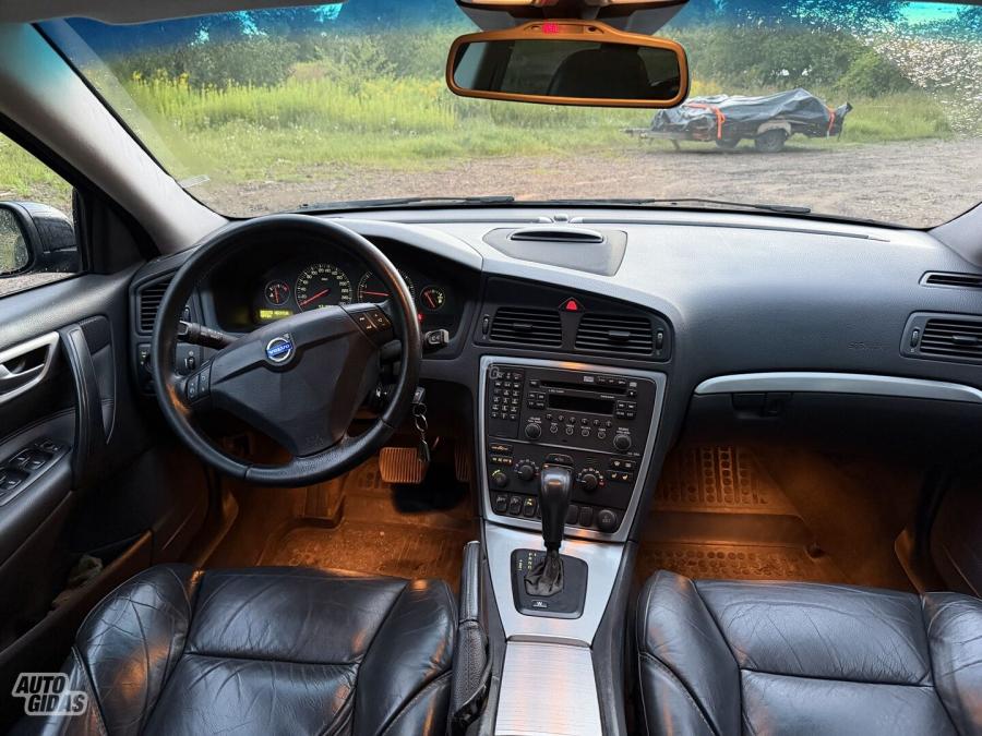 Melns Volvo V70 2006 Viļņa, ar dzinēja tilpumu 2.40 L un nobraukumu 432 tūkst. km par 1800 €, foto 6 vietnē AUTOMOTO.COM.LV