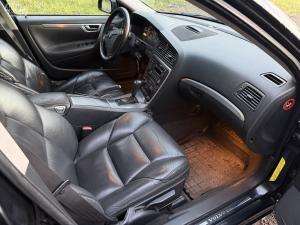 Melns Volvo V70 2006 Viļņa, ar dzinēja tilpumu 2.40 L un nobraukumu 432 tūkst. km par 1800 €, foto 7 vietnē AUTOMOTO.COM.LV