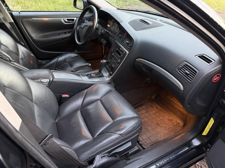 Melns Volvo V70 2006 Viļņa, ar dzinēja tilpumu 2.40 L un nobraukumu 432 tūkst. km par 1800 €, foto 7 vietnē AUTOMOTO.COM.LV