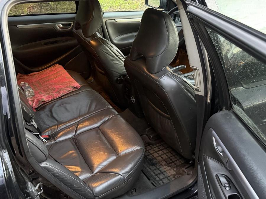 Melns Volvo V70 2006 Viļņa, ar dzinēja tilpumu 2.40 L un nobraukumu 432 tūkst. km par 1800 €, foto 8 vietnē AUTOMOTO.COM.LV
