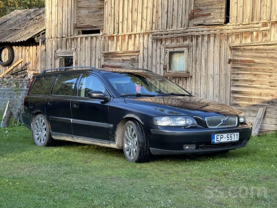 Melns Volvo V70 2006 Tukums, ar dzinēja tilpumu 2.40 L un nobraukumu 490 tūkst. km par 650 €, foto 1 vietnē AUTOMOTO.COM.LV