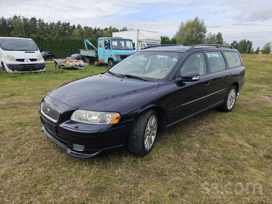 Melns Volvo V70 2006 Cēsis, ar dzinēja tilpumu 2.40 L un nobraukumu 440 tūkst. km par 2200 €, foto 3 vietnē AUTOMOTO.COM.LV