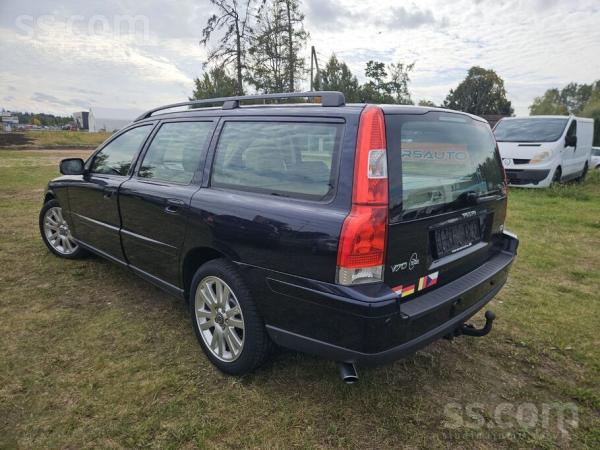 Melns Volvo V70 2006 Cēsis, ar dzinēja tilpumu 2.40 L un nobraukumu 440 tūkst. km par 2200 €, foto 5 vietnē AUTOMOTO.COM.LV